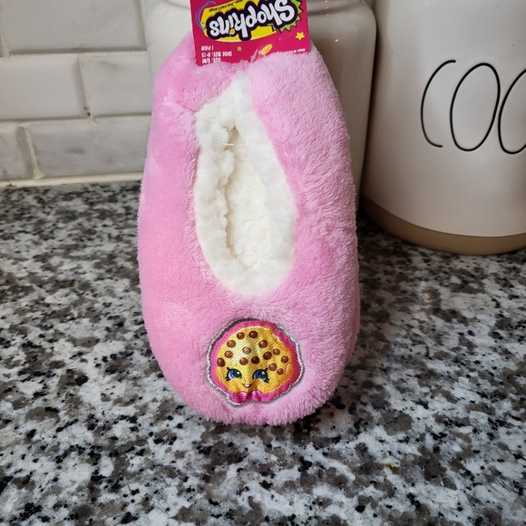 Shoes | Shopkins Slippers Nwt Girls Pink Size Sm Shoe Sizes 8 13 Jo ...